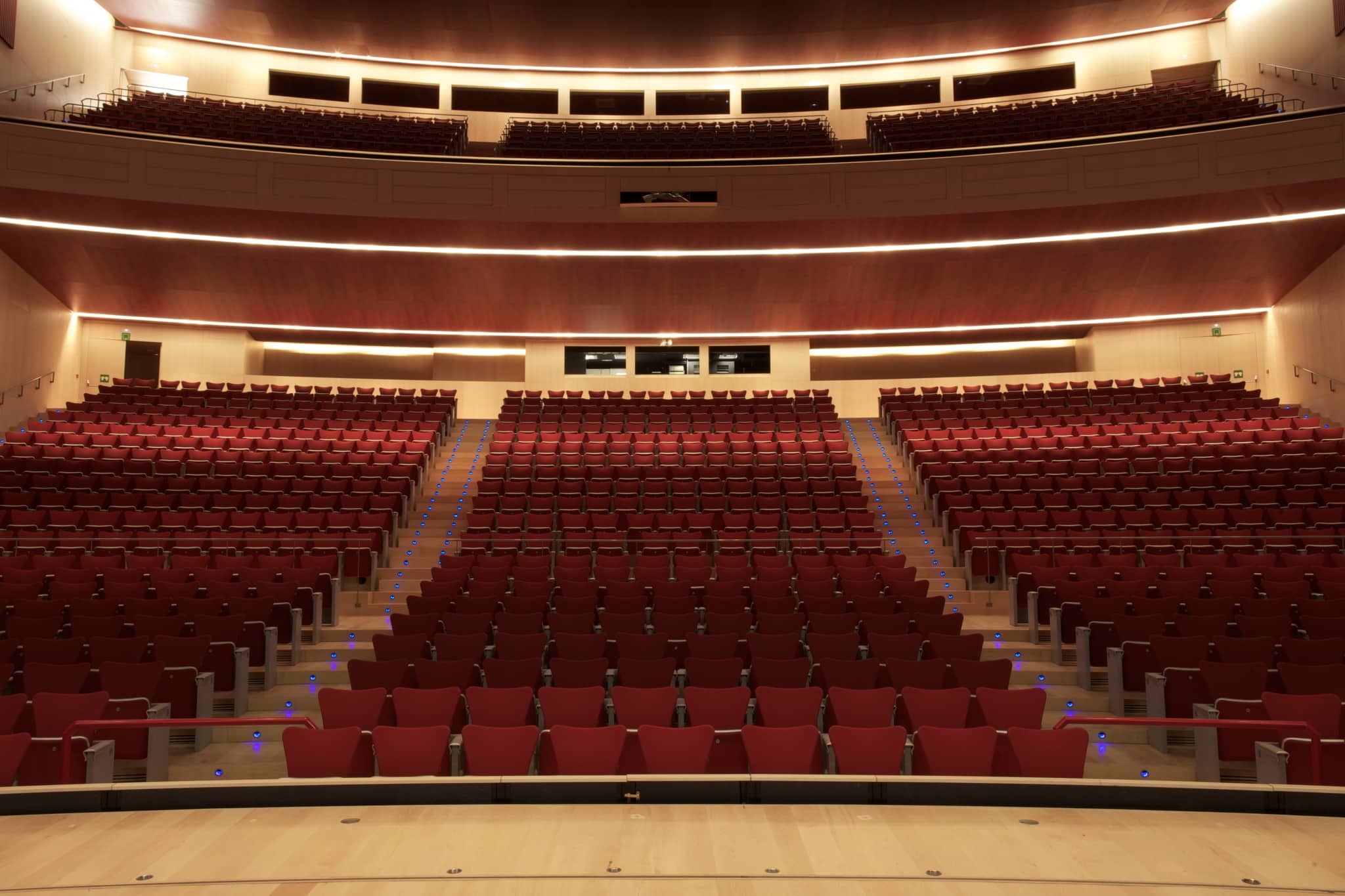 DESIGNING TRANSFORMABLE VENUES WITH CURVED-ROW SEATING